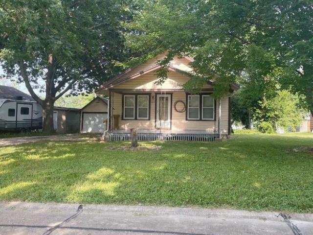 2 Br, 1 bath, Single Family 1027 N Poplar St