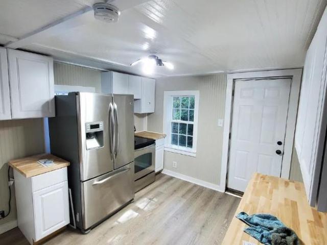 2 Br, 1 bath, Single Family 102 Truman St