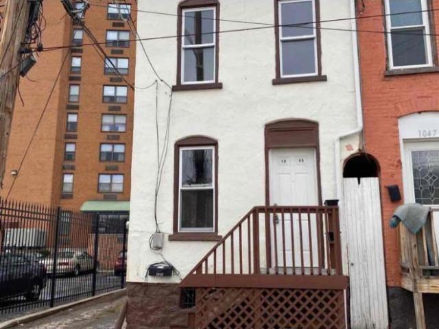 2 Br, 1 bath, Single Family 1045 Fehrs Ct