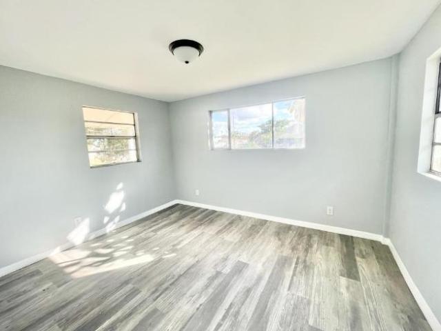 2 Br, 1 bath, Single Family 104 West Stuart Ave