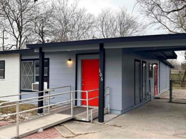 2 Br, 1 bath, Single Family 106 Galaxy Dr