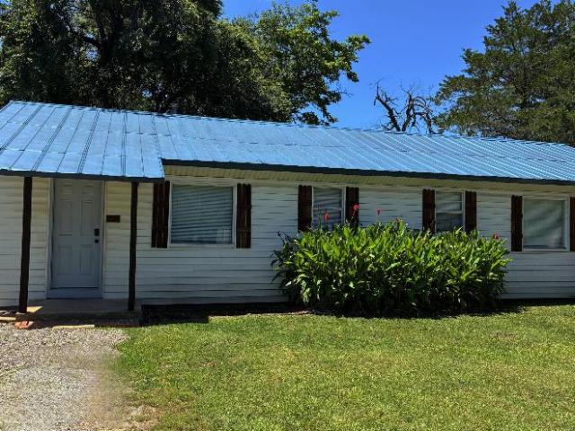 2 Br, 1 bath, Single Family 108 W Beech St