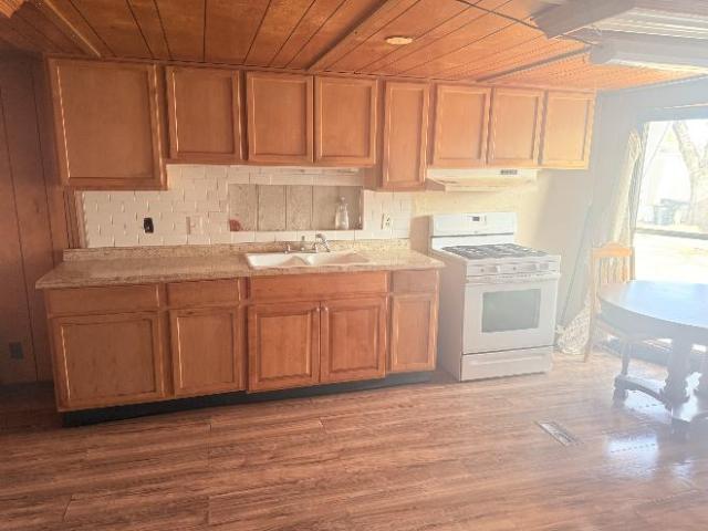 2 Br, 1 bath, Single Family 10 9th Ave