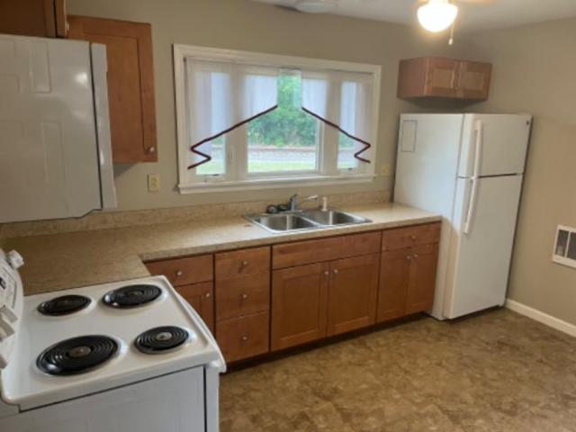 2 Br, 1 bath, Single Family 113 Bradford St