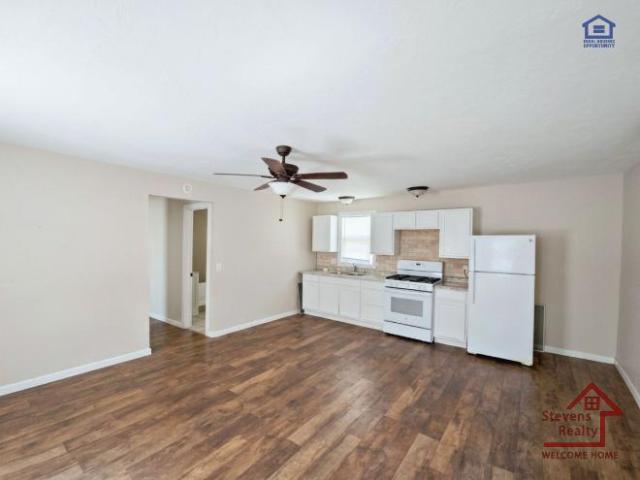 2 Br, 1 bath, Single Family 110 NW 3rd St