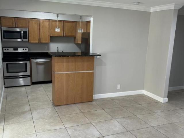 2 Br, 1 bath, Single Family 1110 NE 16th Place