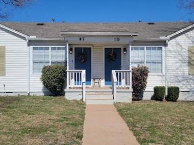 2 Br, 1 bath, Single Family 1117 Nw Ozmun Ave