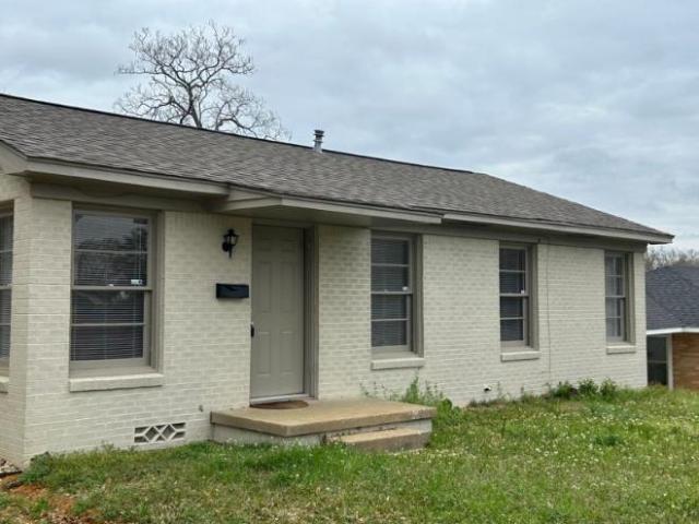 2 Br, 1 bath, Single Family 1118 Woodley Dr