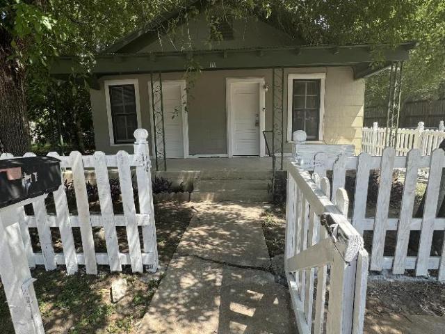 2 Br, 1 bath, Single Family 111 White Oak Street