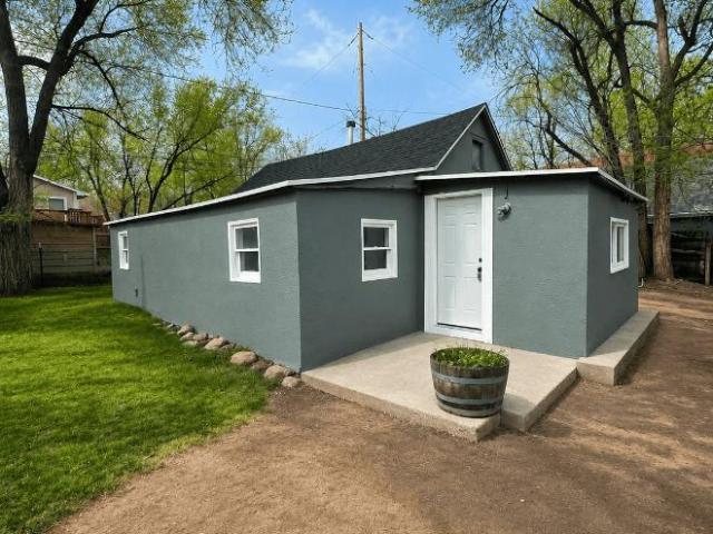 2 Br, 1 bath, Single Family 111 E Cheyenne Rd