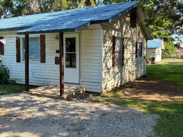 2 Br, 1 bath, Single Family 112 W Beech St