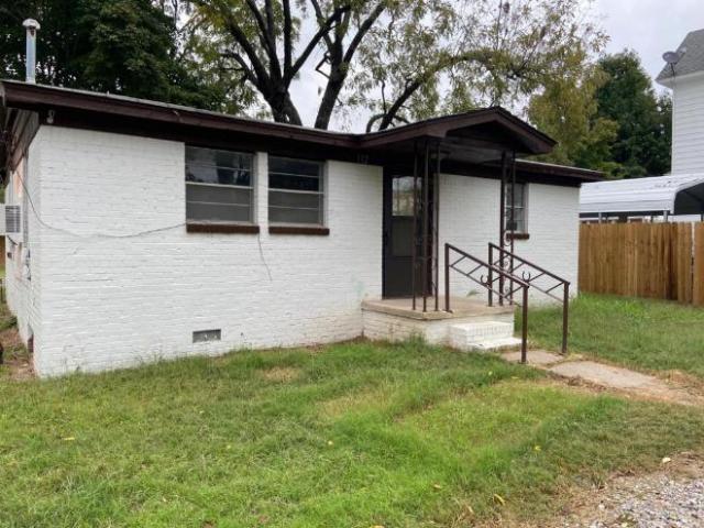 2 Br, 1 bath, Single Family 112 W Walnut St