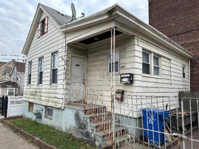 2 Br, 1 bath, Single Family 1131 Main Street