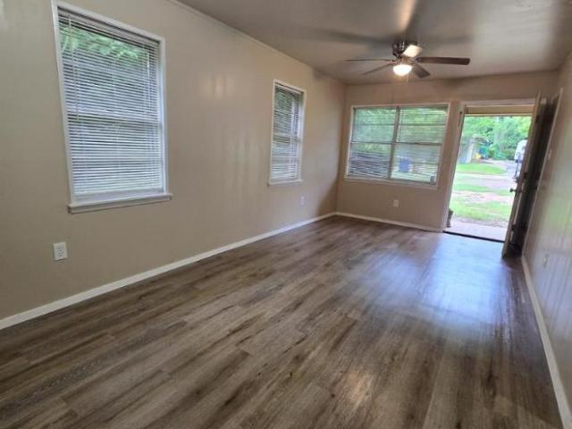 2 Br, 1 bath, Single Family 11662 West First Avenue