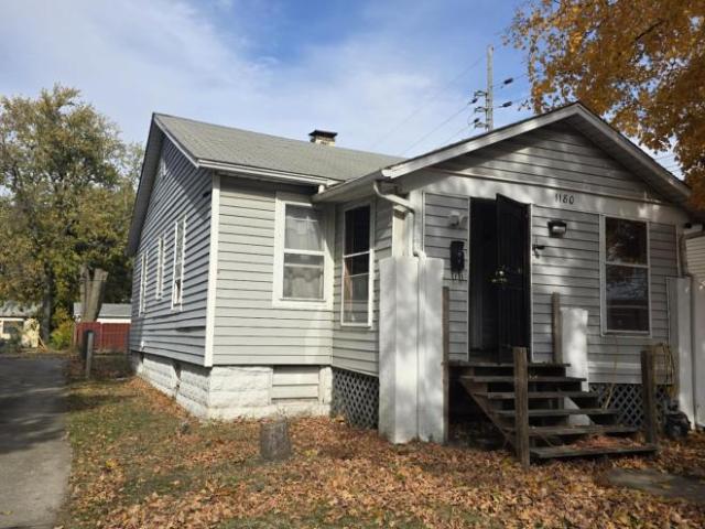 2 Br, 1 bath, Single Family 1180 E Mueller Ave