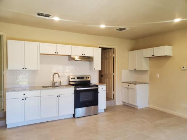 2 Br, 1 bath, Single Family 118 Esmeralda Dr