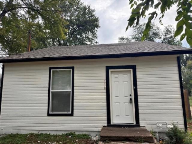 2 Br, 1 bath, Single Family 118 Monroe Ave