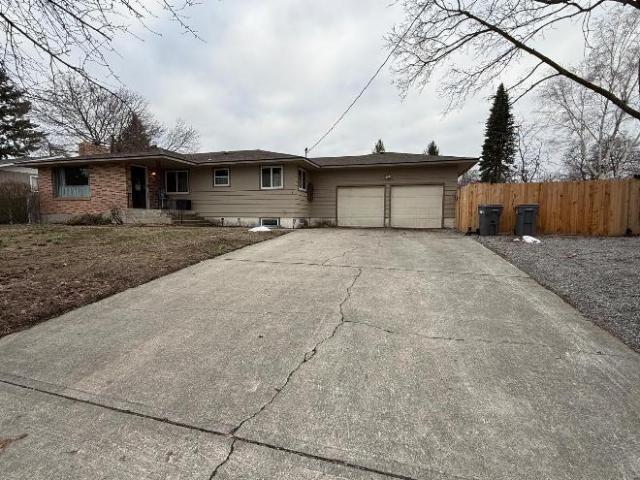 2 Br, 1 bath, Single Family 11910 E 10th Ave