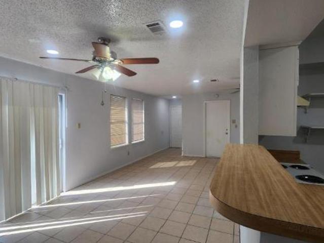 2 Br, 1 bath, Single Family 123 Prairie Creek Cir