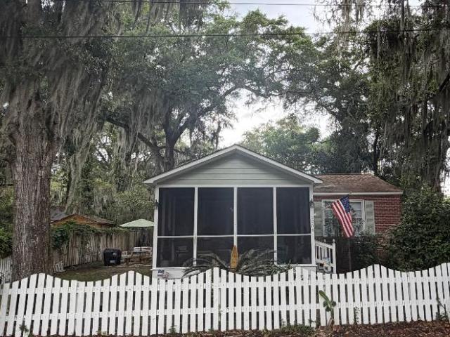2 Br, 1 bath, Single Family 1204 15th St
