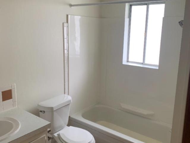 2 Br, 1 bath, Single Family 1210 Wyley Ave