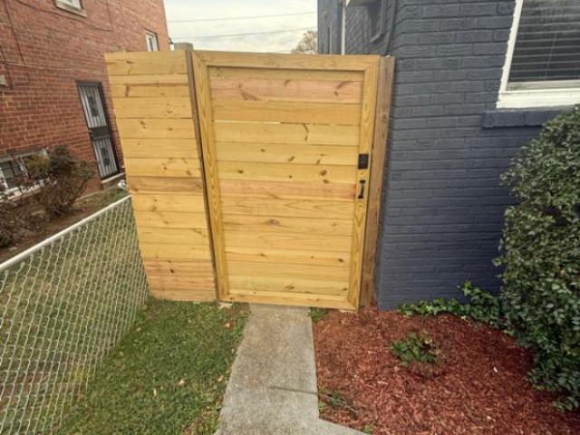 2 Br, 1 bath, Single Family 1215 Savannah Street Se
