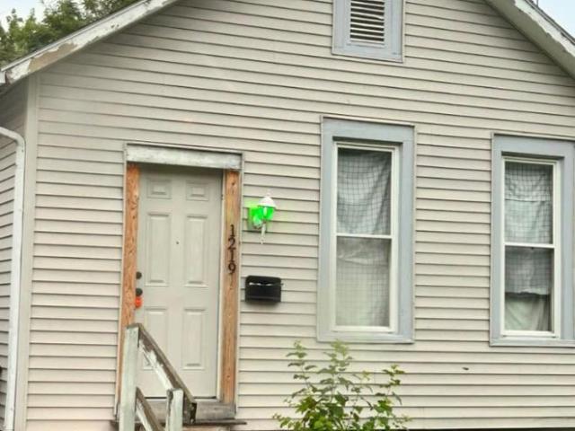 2 Br, 1 bath, Single Family 1219 Yates St