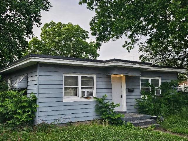 2 Br, 1 bath, Single Family 121 W 9th St