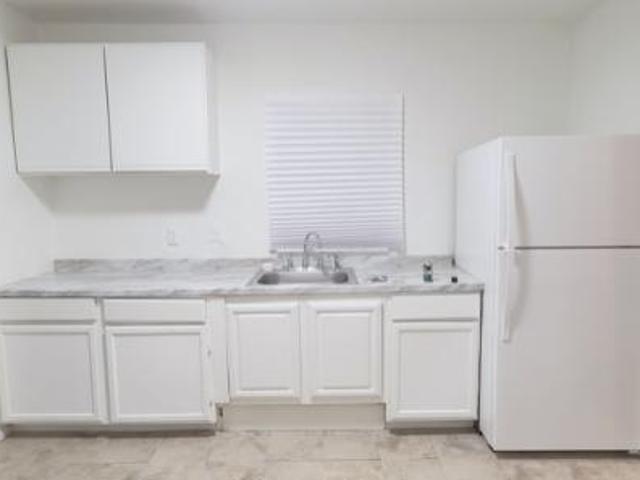 2 Br, 1 bath, Single Family 1220 E Ogden Avenue