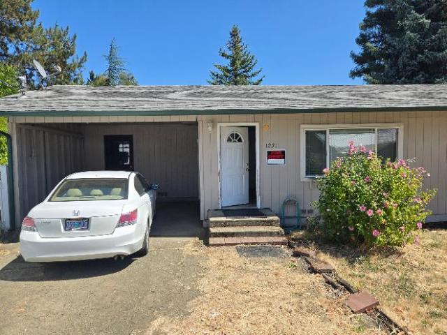 2 Br, 1 bath, Single Family 1231 NW Keasey St