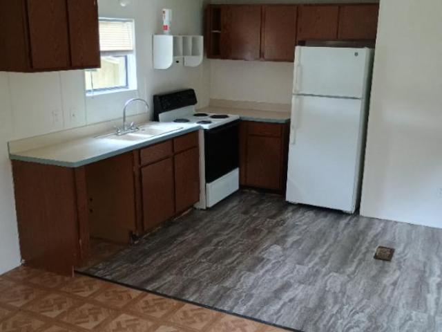 2 Br, 1 bath, Single Family 124 Se Laurence