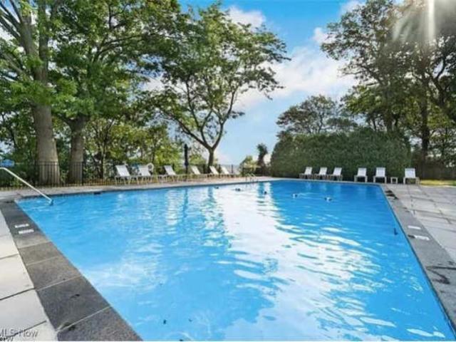 2 Br, 1 bath, Single Family 12520 Edgewater Dr
