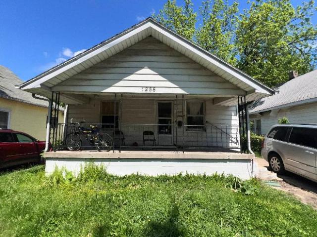 2 Br, 1 bath, Single Family 1258 E Division St