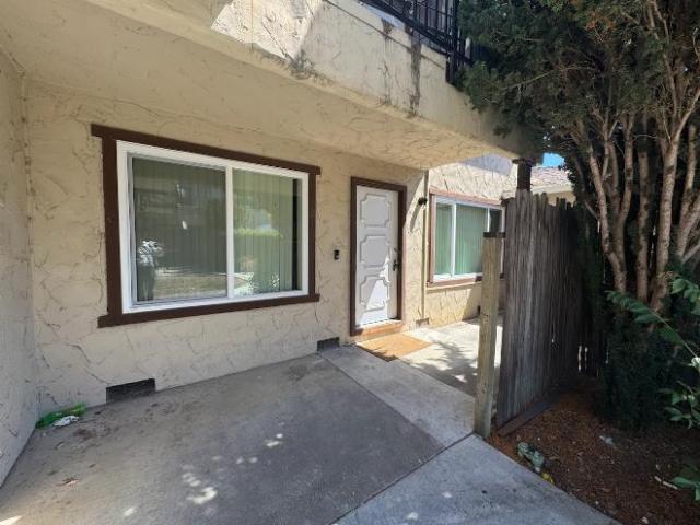 2 Br, 1 bath, Single Family 1267 West Mckinley Avenue