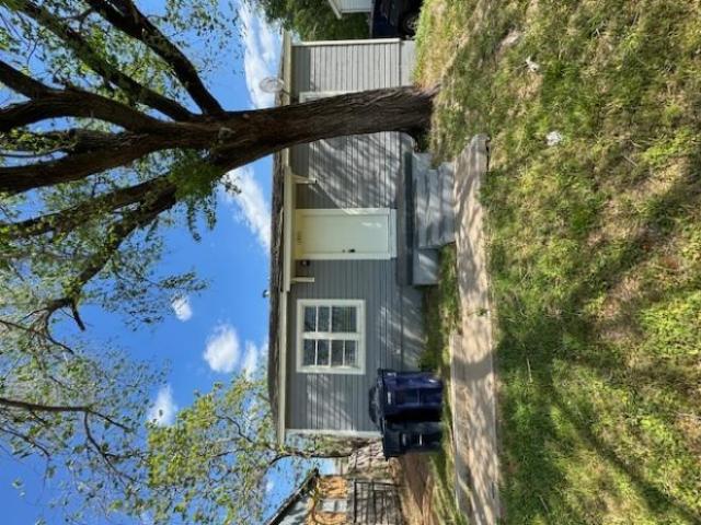 2 Br, 1 bath, Single Family 12805 Northeast 37th Street