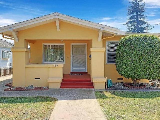 2 Br, 1 bath, Single Family 129 Oakes Blvd