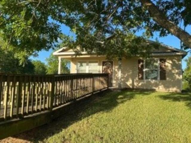 2 Br, 1 bath, Single Family 13023 Pleasant Valley Dr