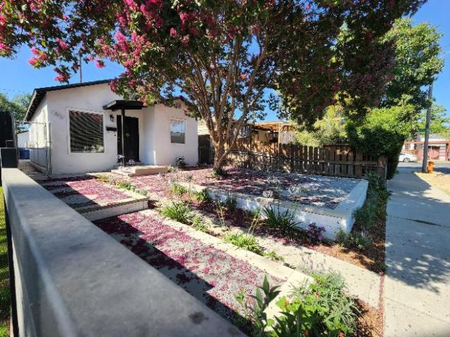 2 Br, 1 bath, Single Family 1305 Chandler Blvd
