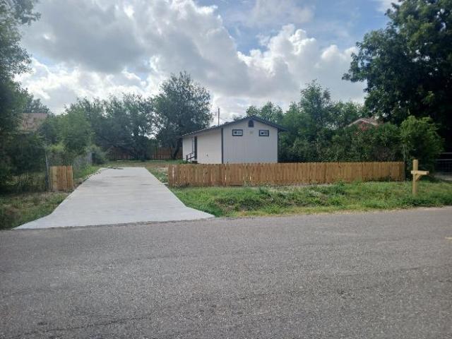 2 Br, 1 bath, Single Family 1306 N Moorefield Rd