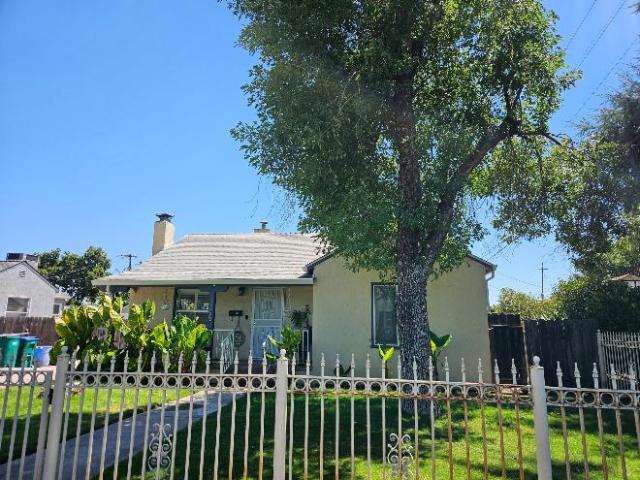 2 Br, 1 bath, Single Family 1320 E Stadium