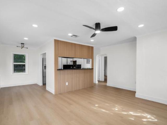 2 Br, 1 bath, Single Family 1320 N Andrews Ave