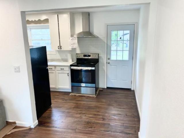 2 Br, 1 bath, Single Family 1321 Whitley Dr