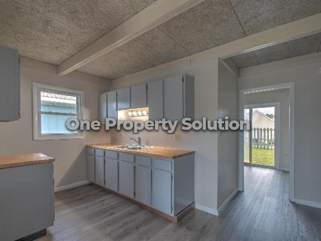 2 Br, 1 bath, Single Family 1327 Logan Street