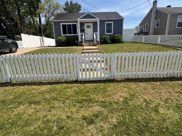 2 Br, 1 bath, Single Family 1331 Dudley St NW