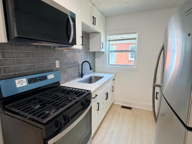 2 Br, 1 bath, Single Family 1336 Sharon St