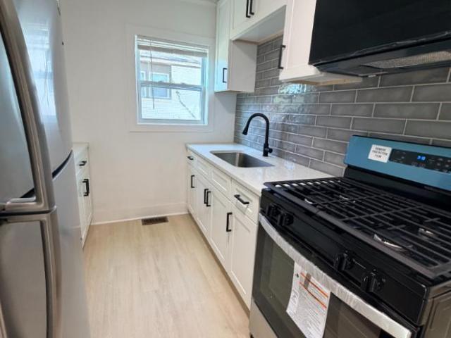 2 Br, 1 bath, Single Family 1338 Sharon St