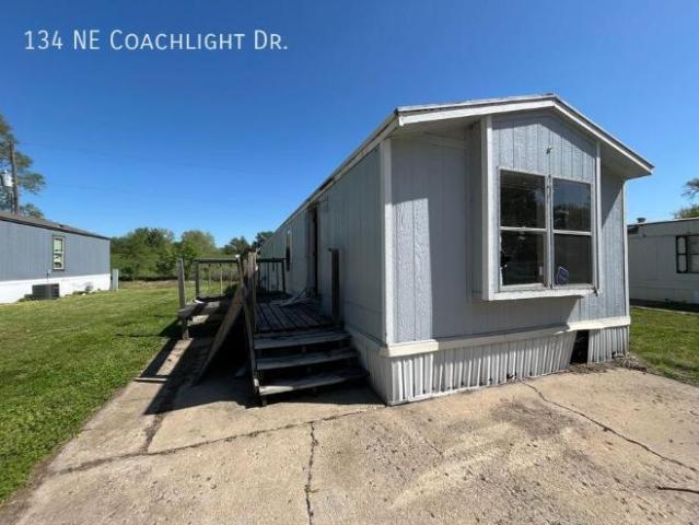 2 Br, 1 bath, Single Family 134 NE Coachlight Dr