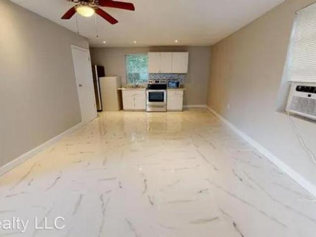 2 Br, 1 bath, Single Family 1374 Agnes St