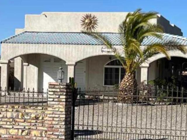 2 Br, 1 bath, Single Family 13818 E 52 Dr