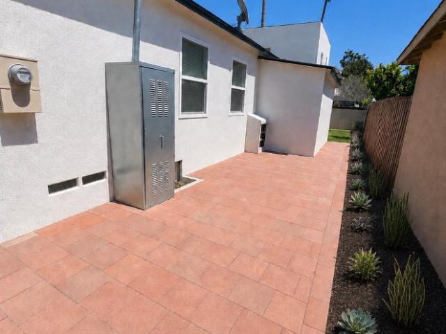 2 Br, 1 bath, Single Family 242 E Del Amo Blvd